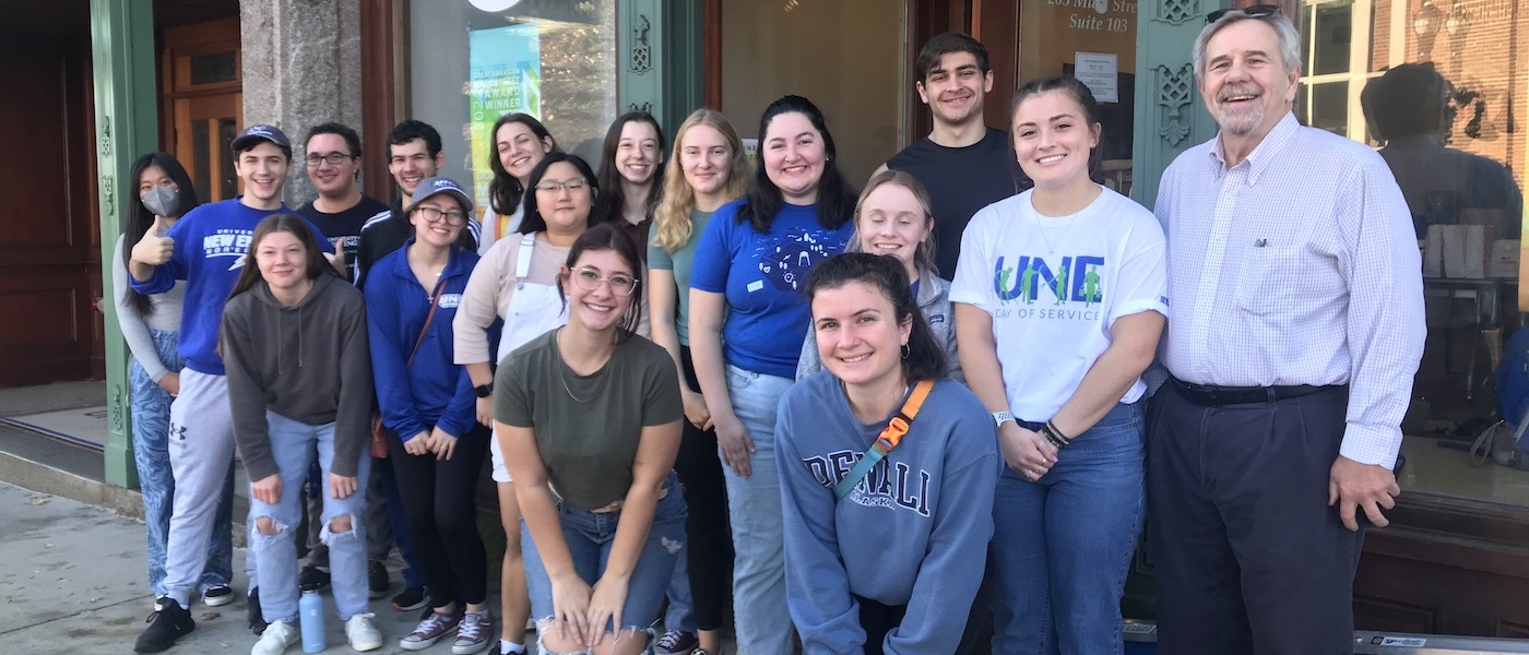 UNE students help brighten downtown Biddeford for the holidays