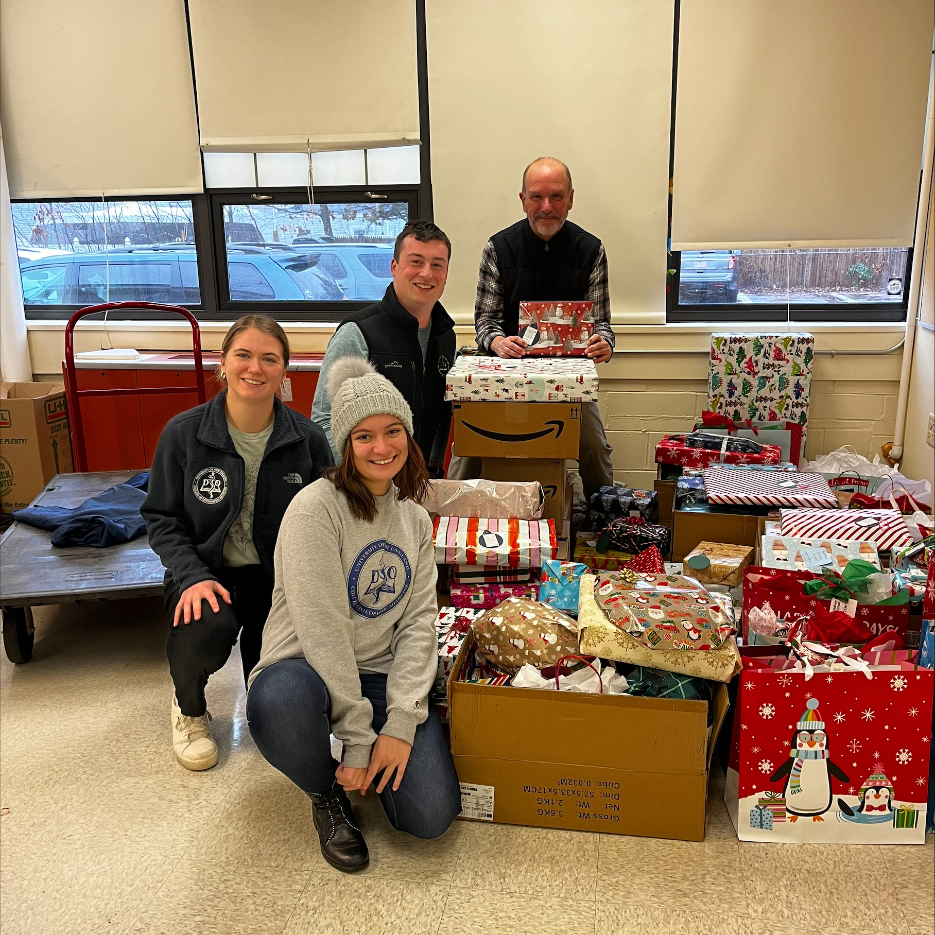 UNE students spreading goodwill during the season of giving