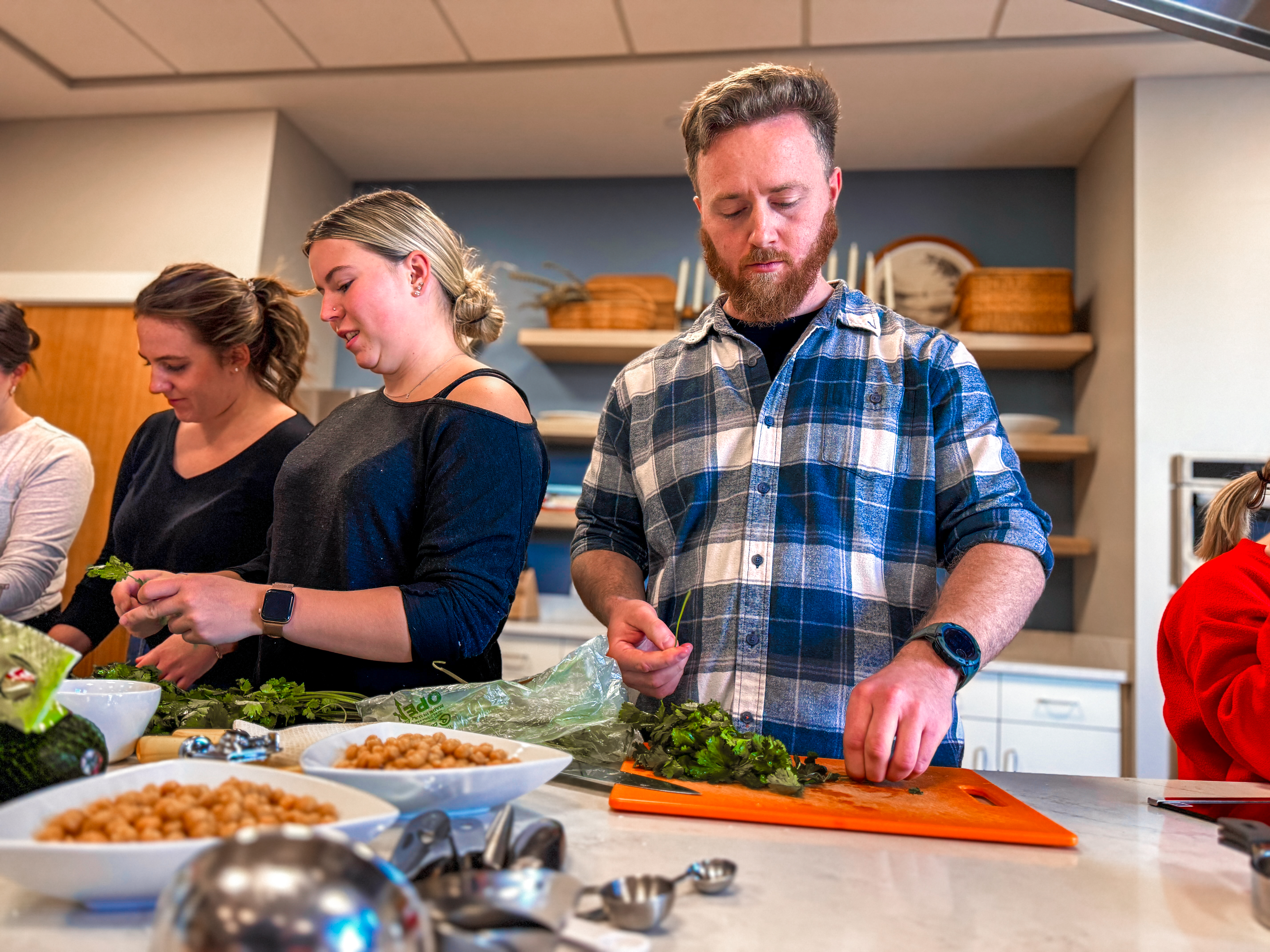 UNE students bring meals, and connection, to Dempsey Center clients