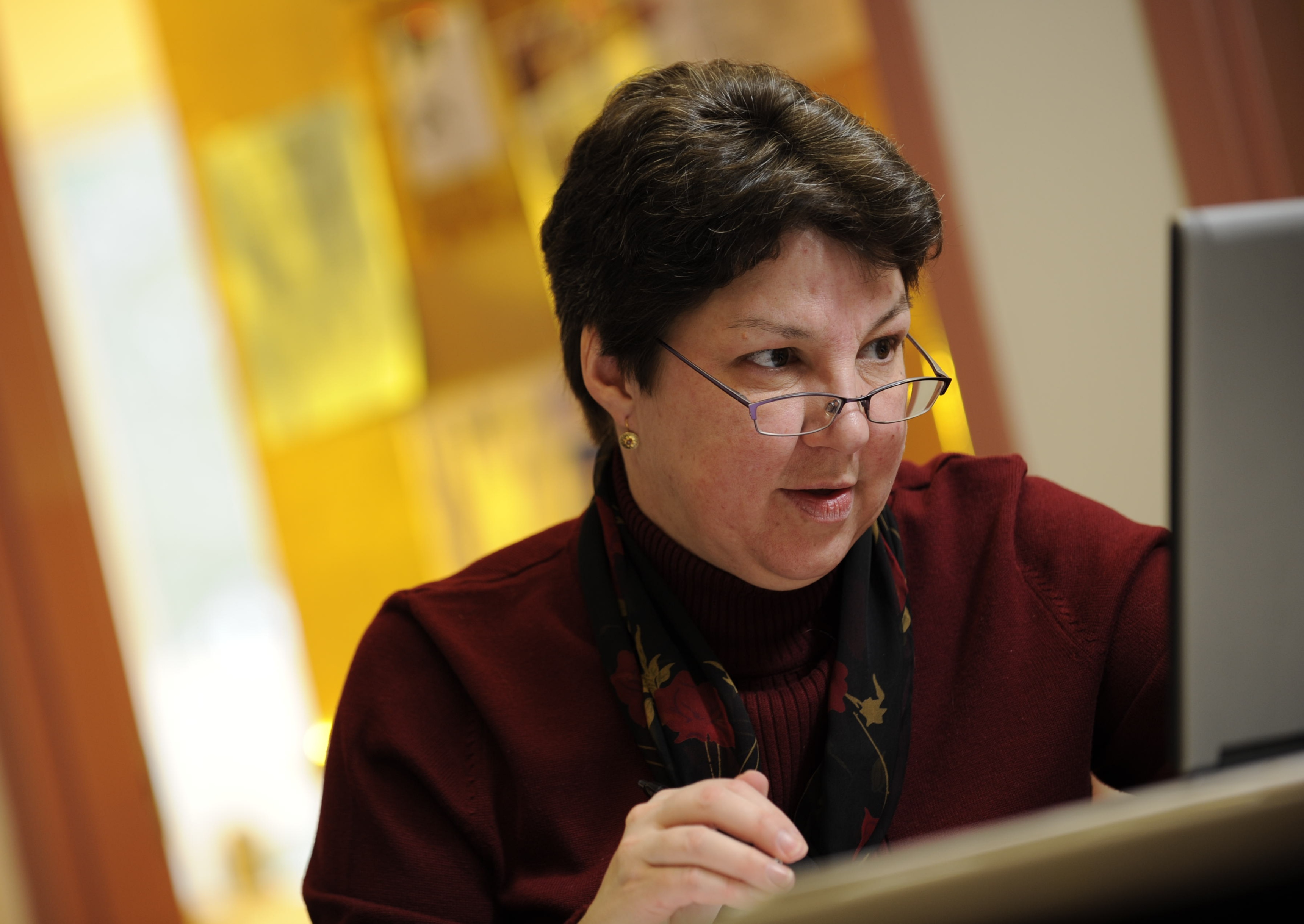 Elizabeth De Wolfe publishes article on sensational fiction