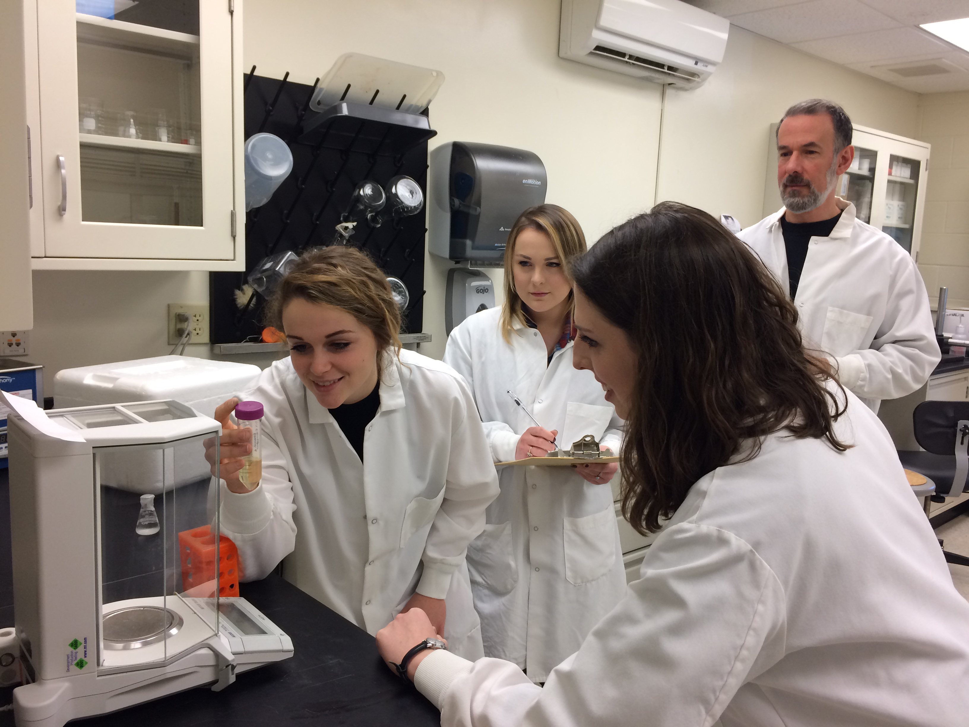 Stevenson lab students present poster at national biomedical research meeting in Washington, D.C.